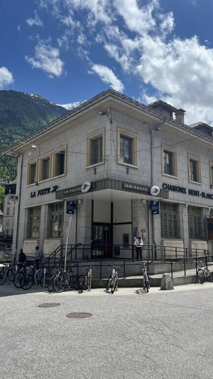 Post Office in Chamonix Chamonix-Mont-Blanc : Services administratifs à ...
