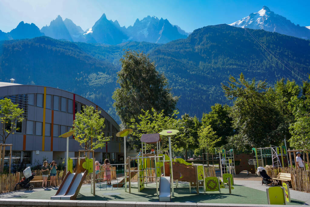 Playground Place du Mont Blanc Chamonix-Mont-Blanc : Aires de jeux ...