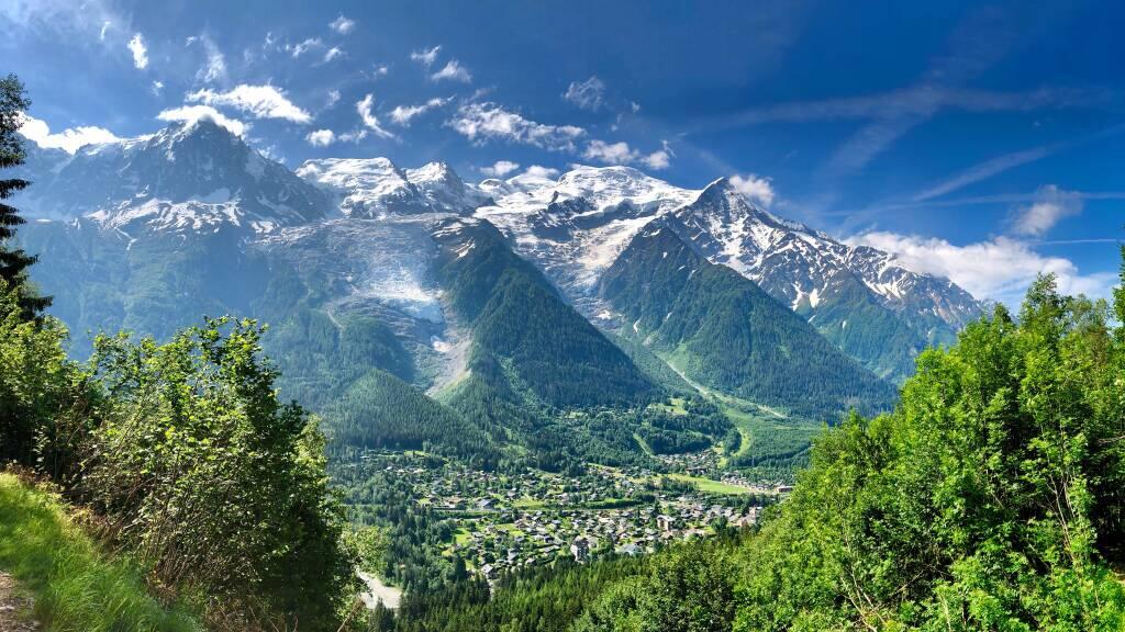 Hike along the Petit Balcon Sud: Les Tines-Les Bossons Chamonix-Mont ...